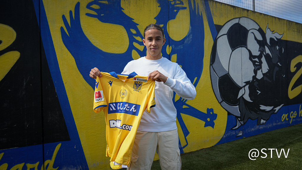 Adam Nhaili tekent eerste profcontract bij STVV